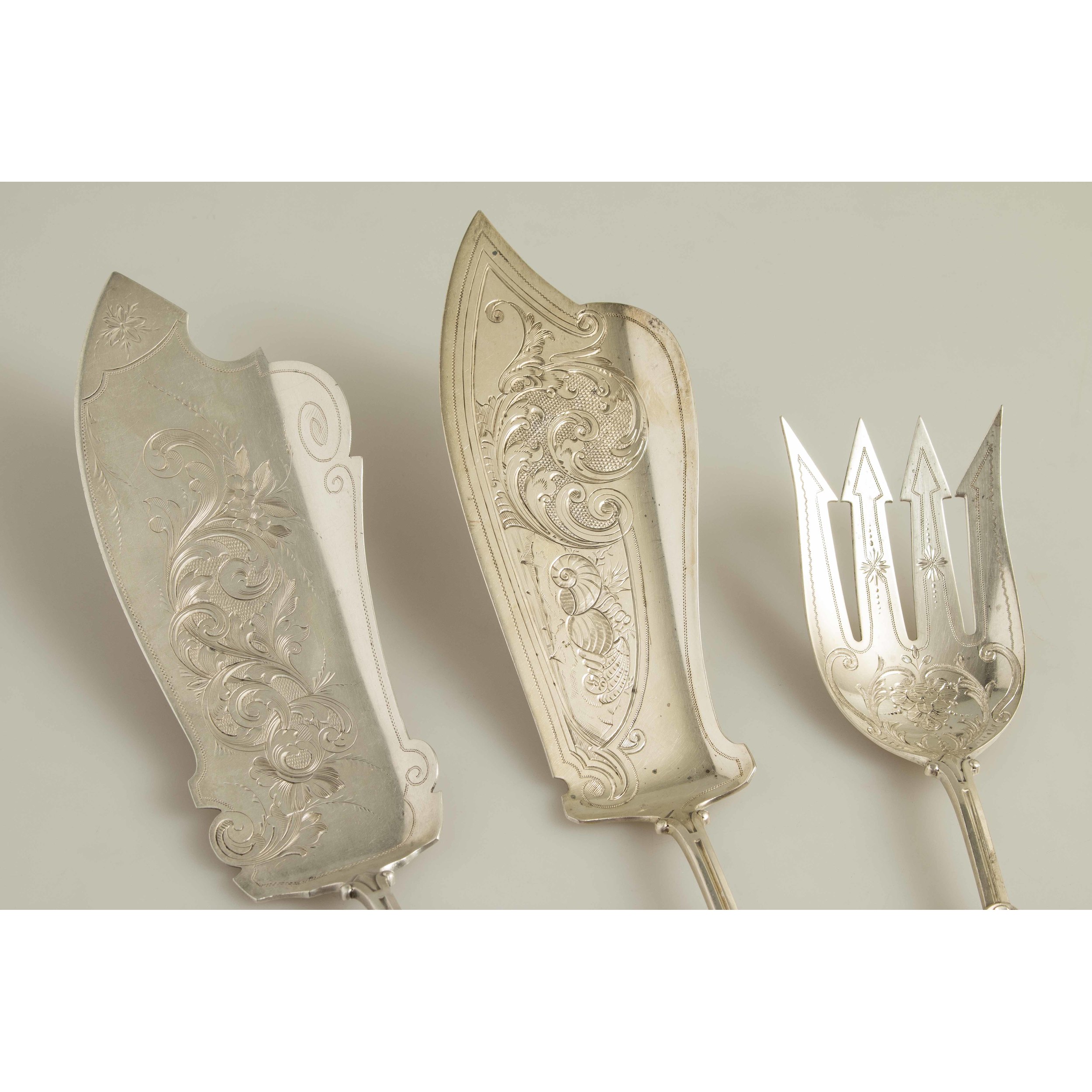 Schulz & Fischer Silver Fish Service, Medallion Pattern | Witherell's ...