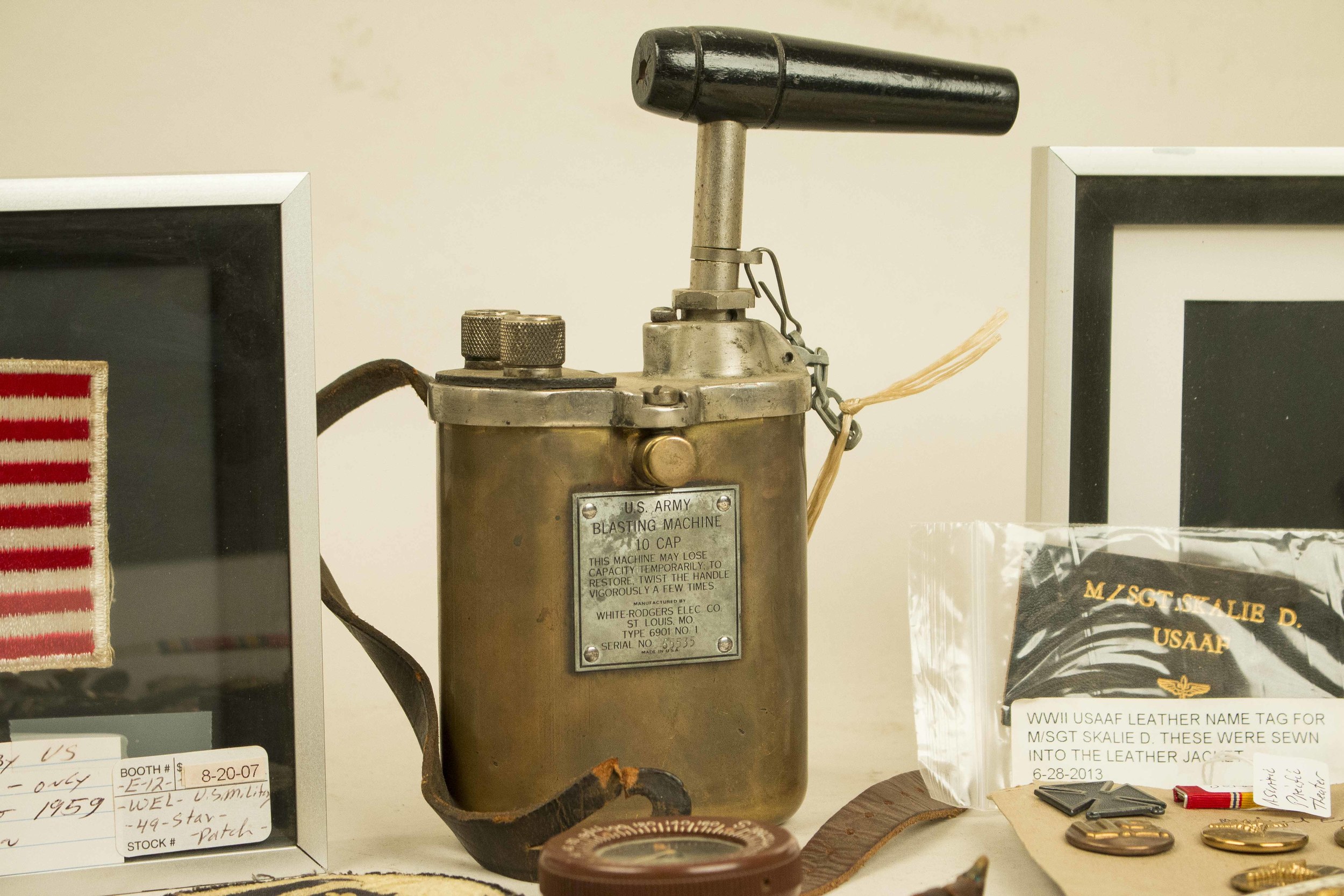 US WWI Items, incl. cased DFC, Pilot's Wrist Compas, Explosives Plunger ...