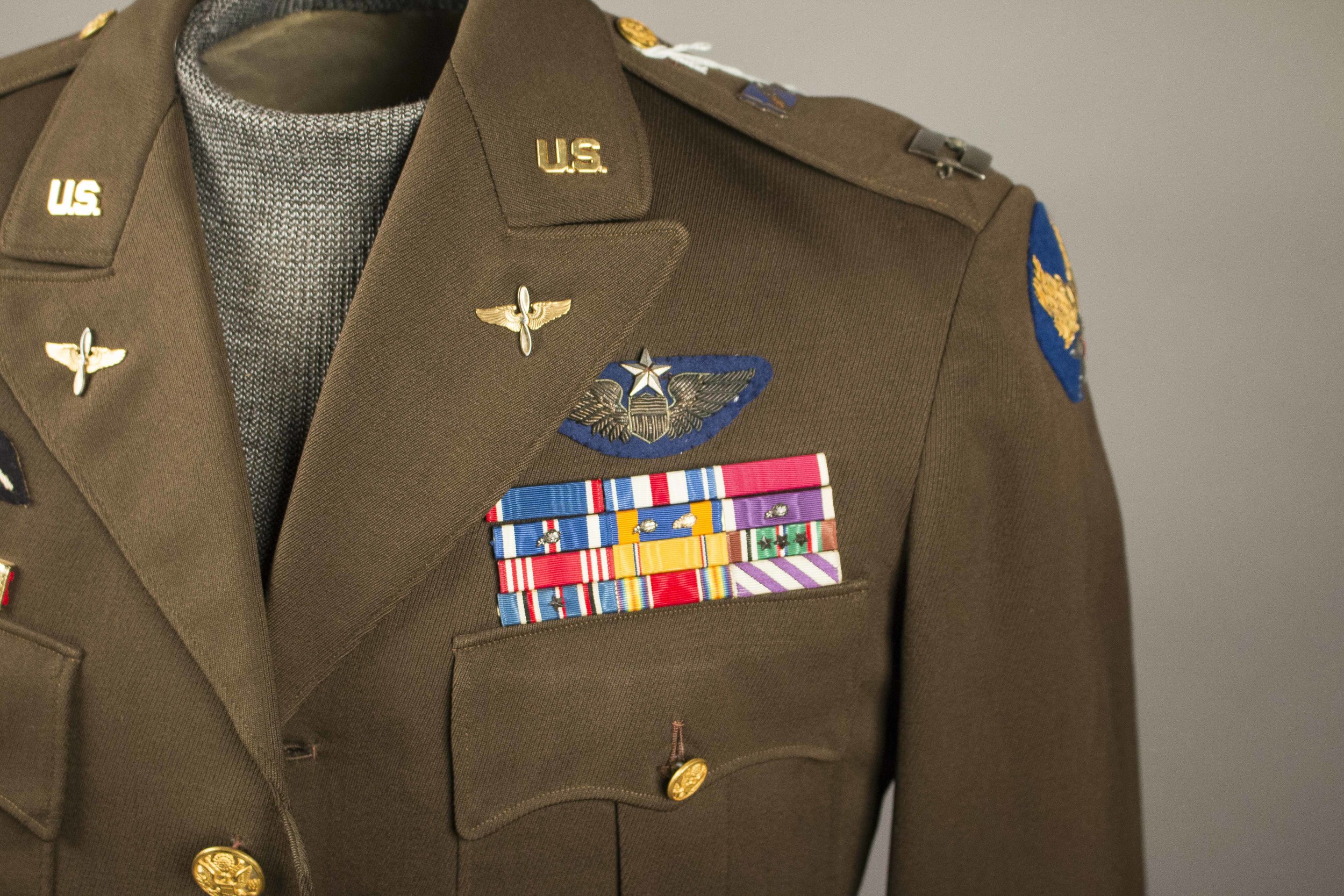 2 US Pilots' Uniforms, 8th Air Force with rare RAF 1942 badge for Eagle ...
