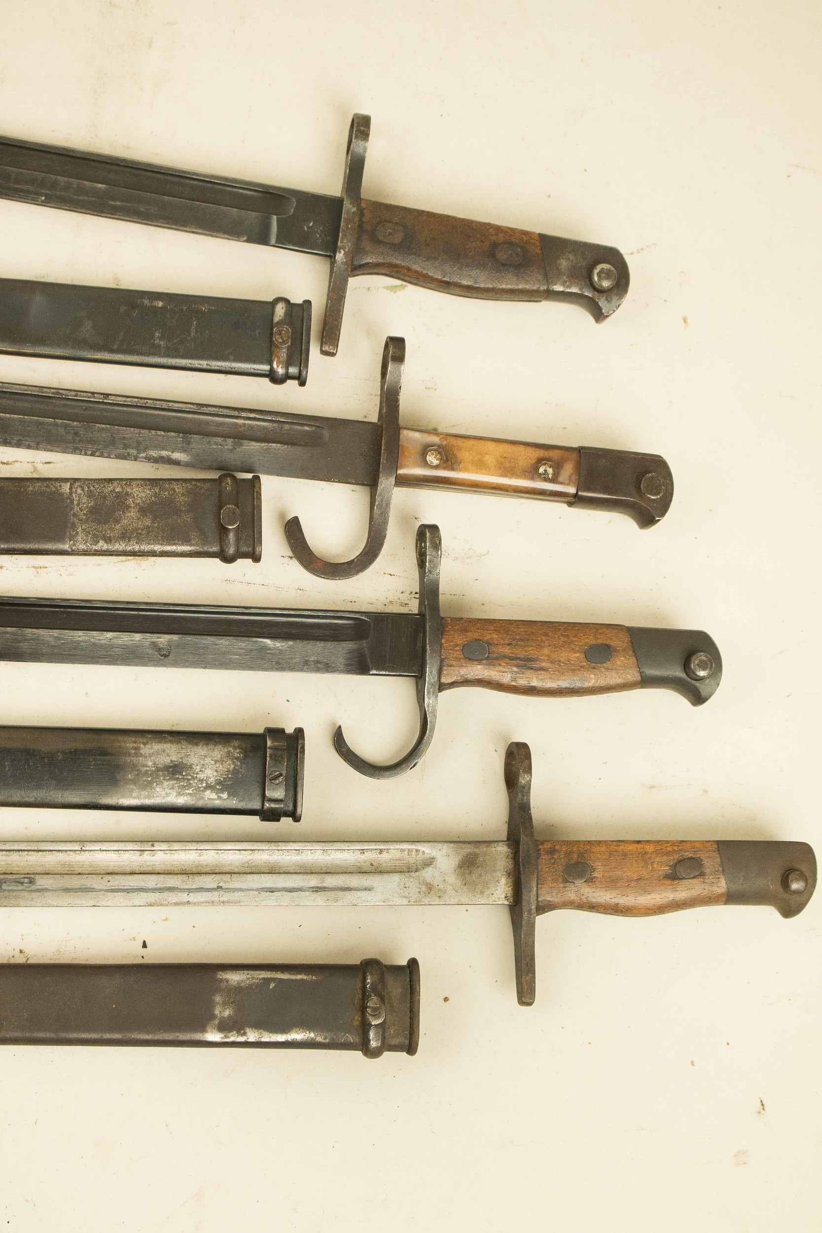 4 Japanese WWII Arisaka Rifle Bayonets with Sheaths | Witherell's ...