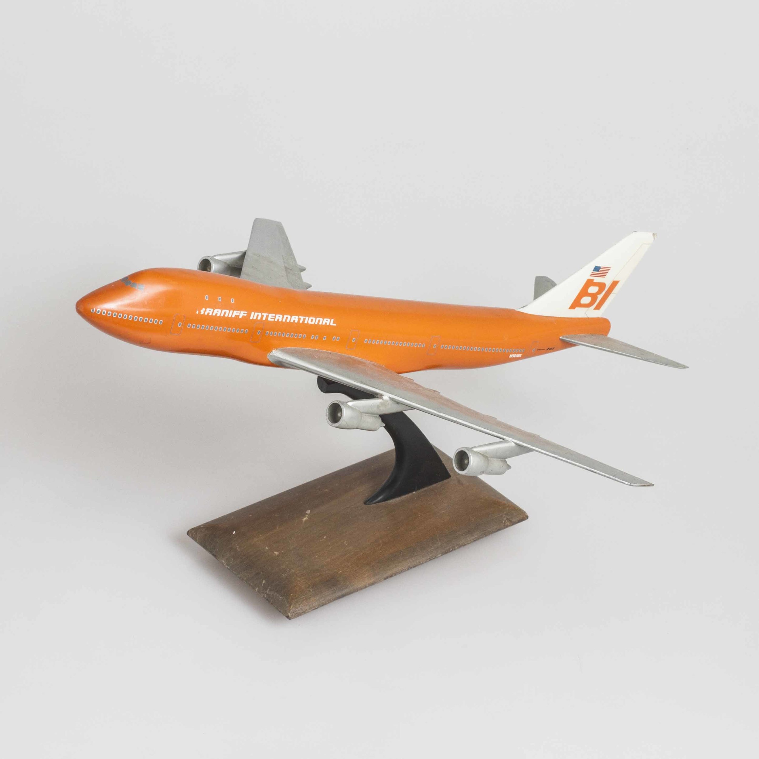 Braniff 747 Model Airplane | Witherell's Auction House