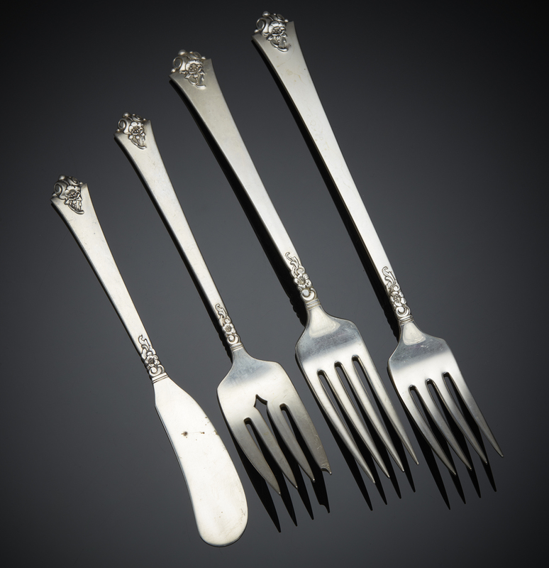 Royal Crest Sterling Flatware, Castle Rose Pattern, 32.5 ozt ...
