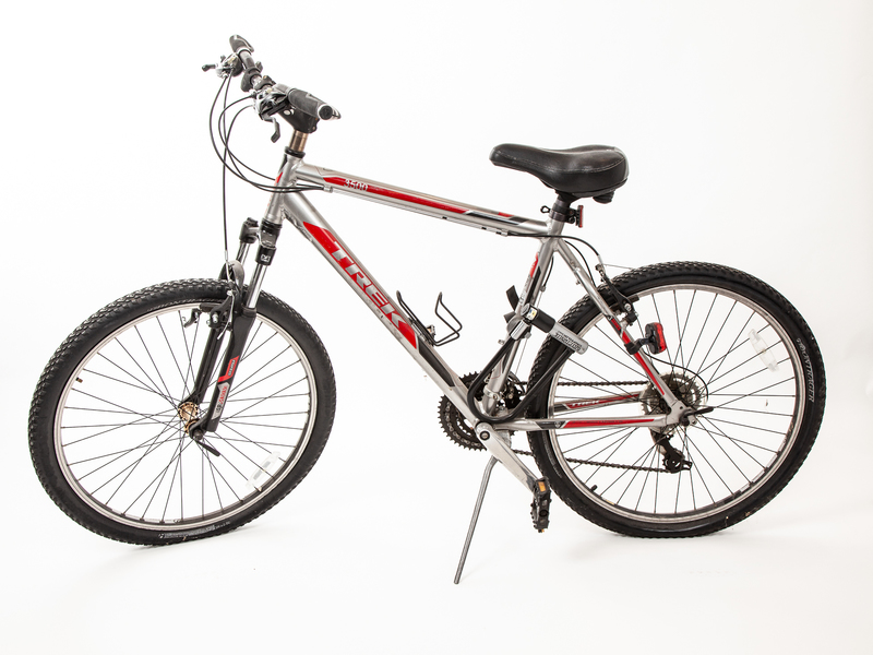 Men's Trek 2500 19.5 Silver Aluminum Bike | Witherell's Auction House
